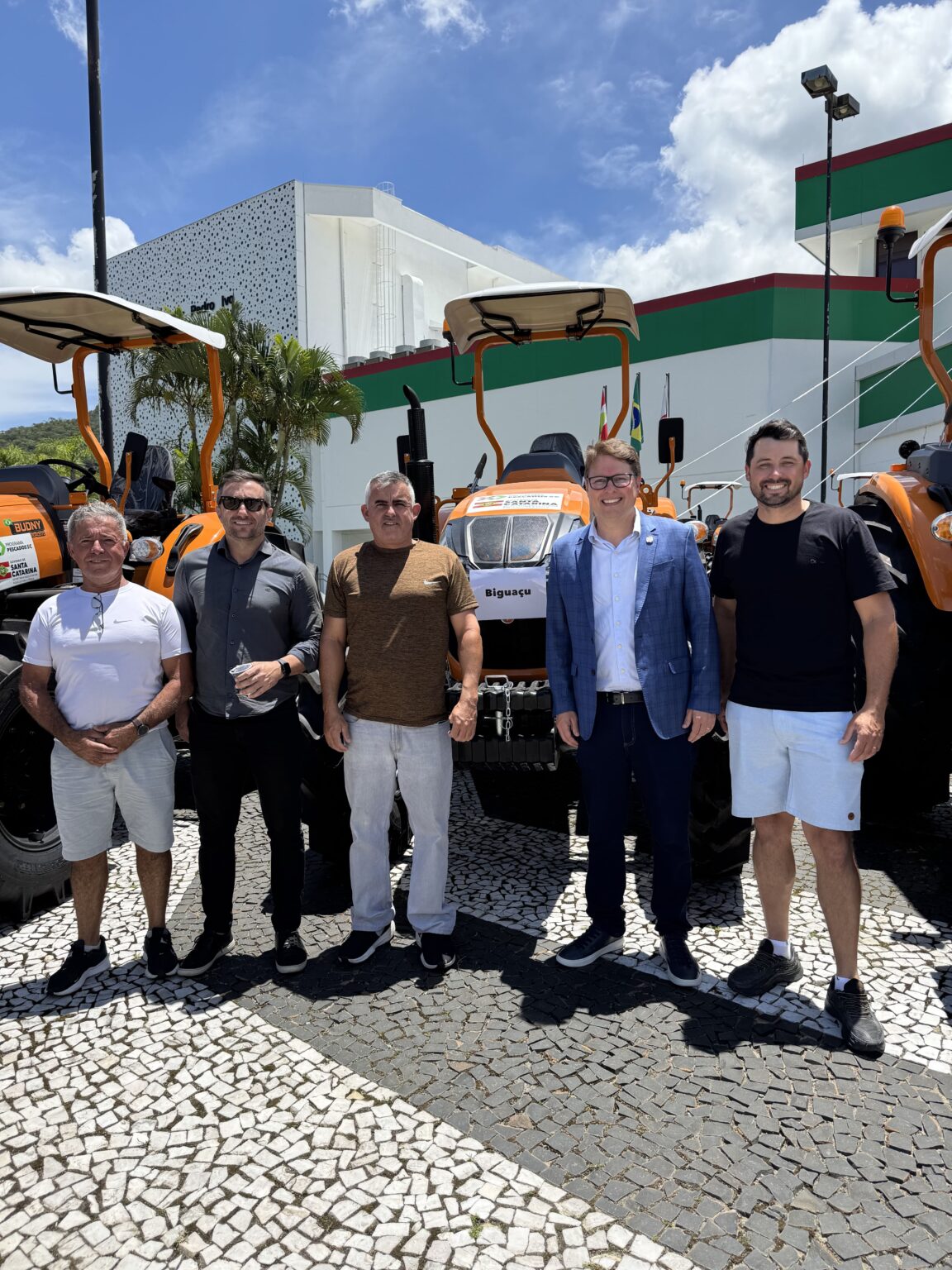 Vereador Luan Pereira participa da entrega de trator que vai fortalecer ...